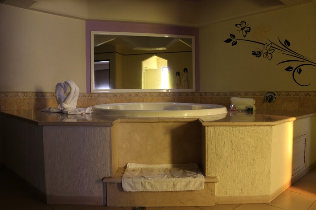 Motel Piramid | Habitación Doble con Jacuzzi